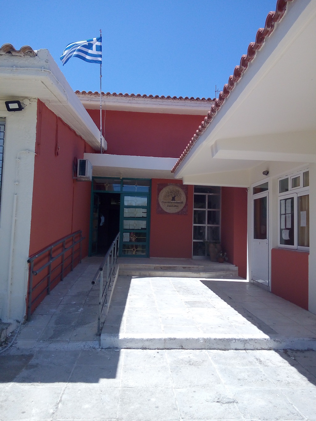 Παρεμβάσεις στο σχολείο της Λιθακιάς άλλαξαν την όψη του - Ερμής