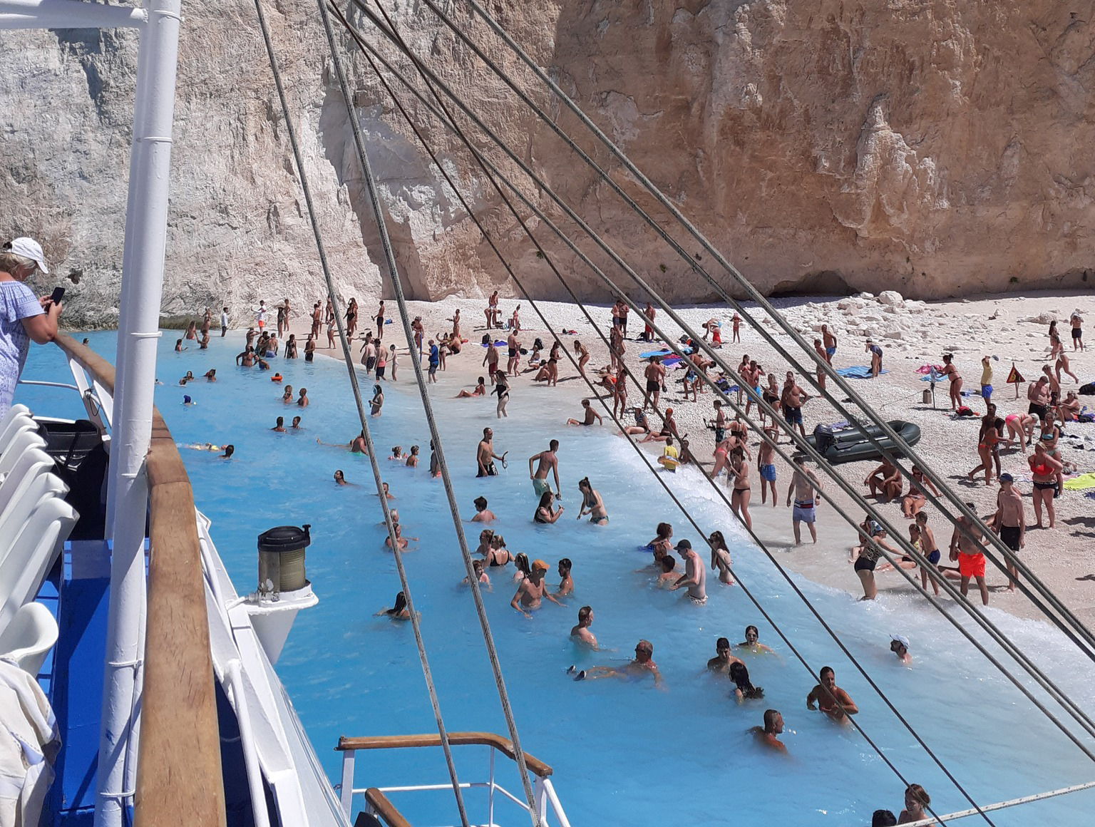 Ταραχή στο Υπ. Τουρισμού από τη μη εφαρμογή των μέτρων Λέκκα στο ...