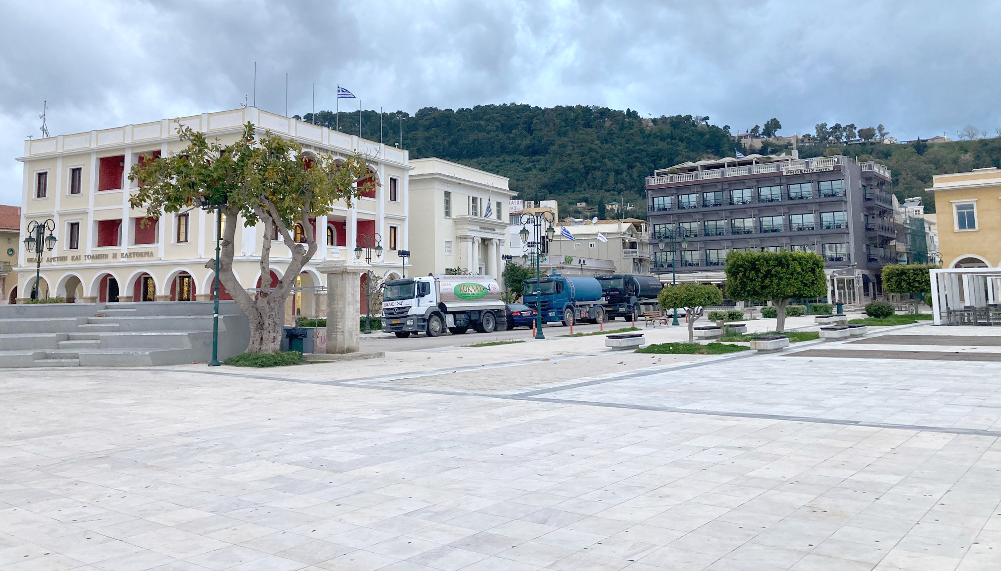Διαμαρτυρίες ιδιοκτητών λυματοφόρων έξω από το Δημαρχείο - Ερμής