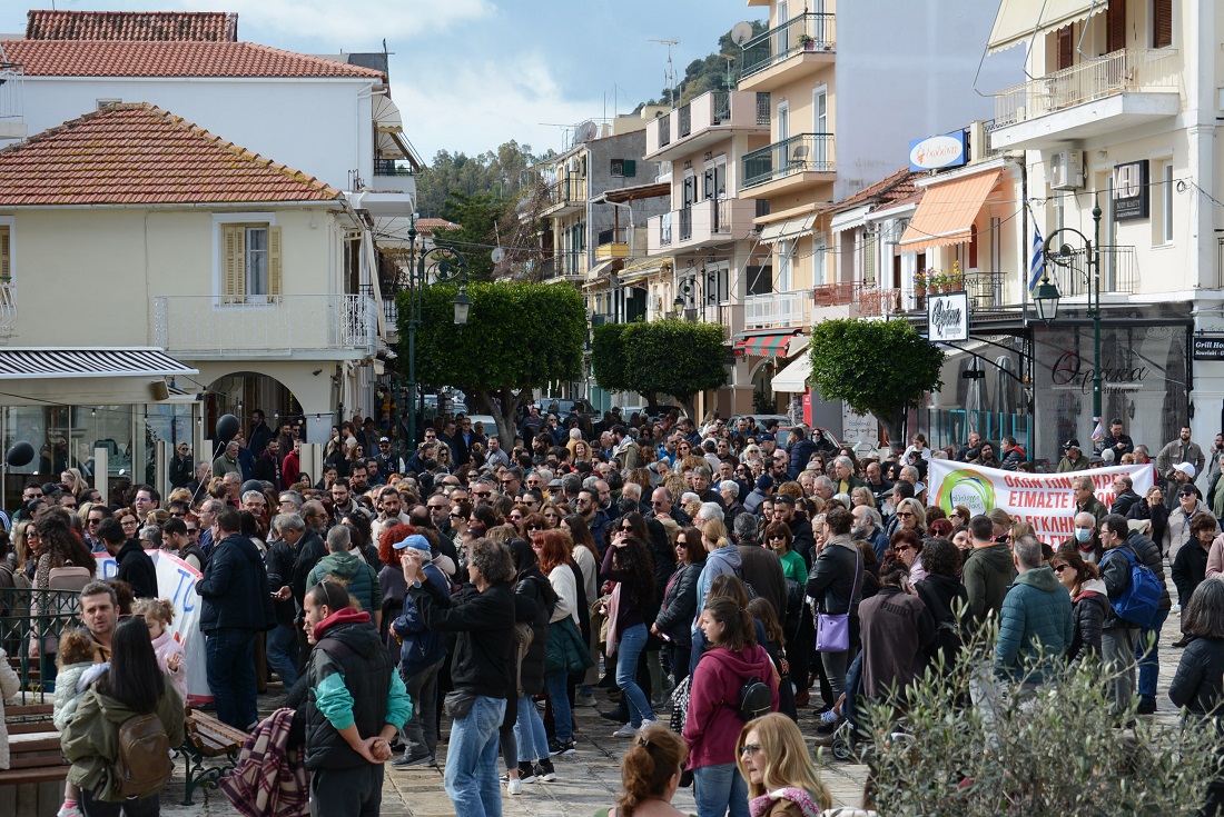 Αντιπαράθεση μεταξύ των συμμετεχόντων στο συλλαλητήριο για την τραγωδία ...