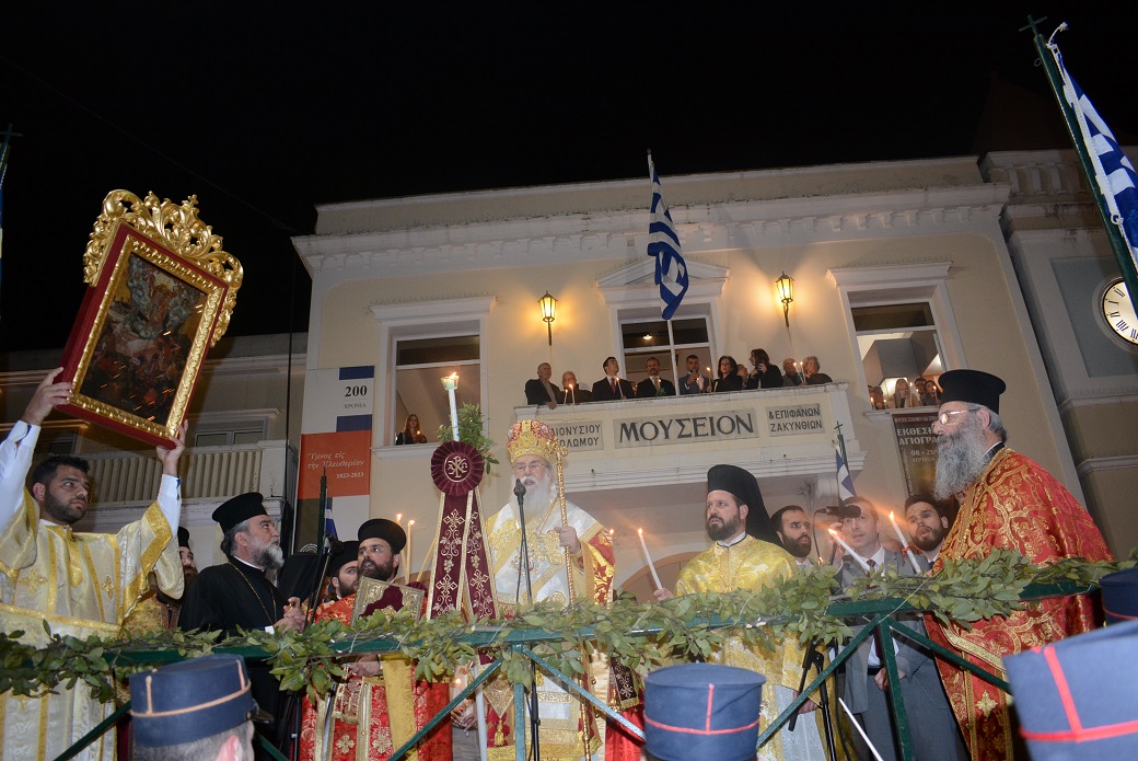 Ανάσταση στη Ζάκυνθο από την πλατεία Αγίου Μάρκου - Ερμής