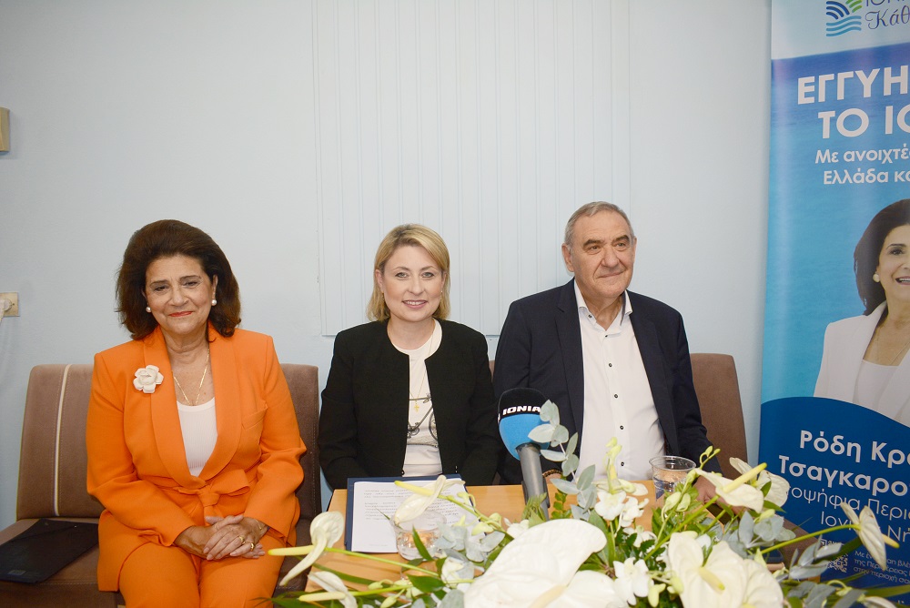 Η υφυπουργός Μεταφορών Χ. Αλεξοπούλου στα εγκαίνια του εκλογικού ...