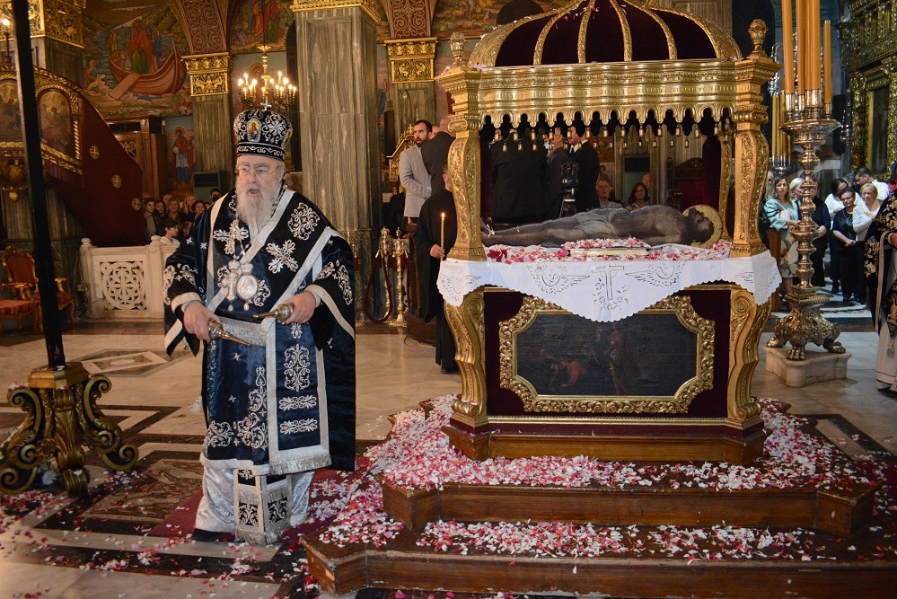 Ο Επιτάφιος Θρήνος στον Ιερό Ναό του Αγίου Διονυσίου - Ερμής