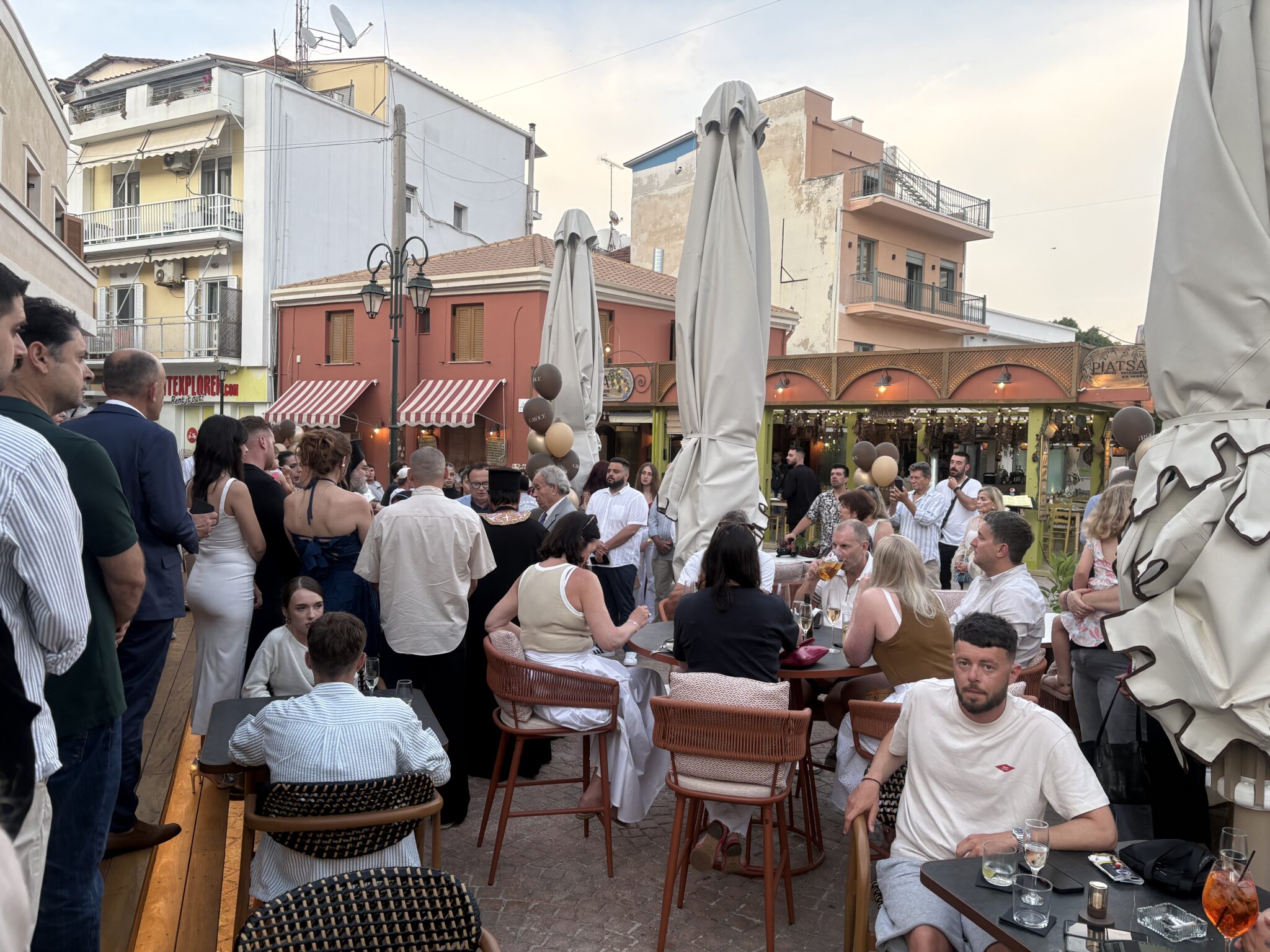Το νέο café bar - restaurant ‘’Grace’’ - Ερμής